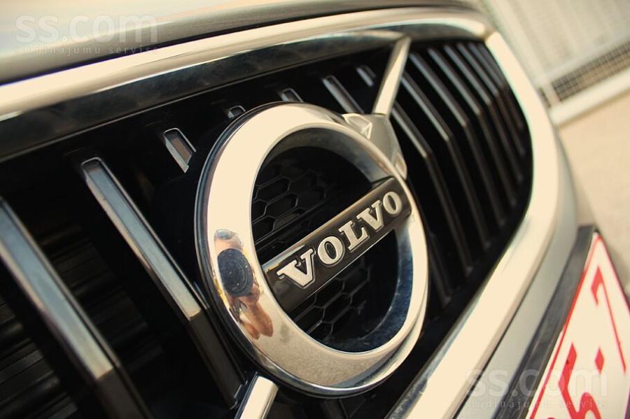 Grey Volvo V40 2019 in Riga, with an engine capacity of 2.00 L and mileage of 0 thousand km for 14790 €, photo 10 on AUTOMOTO.COM.LV