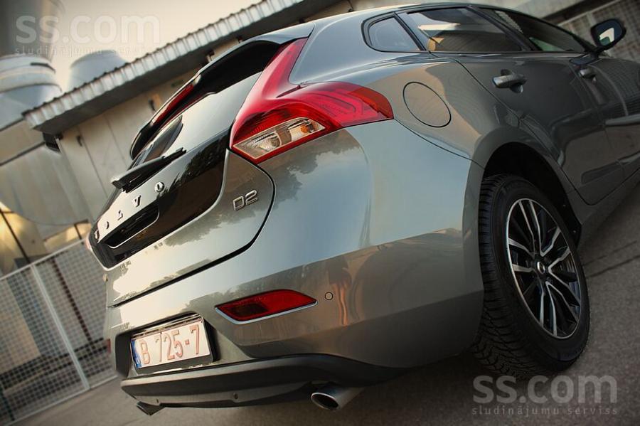 Grey Volvo V40 2019 in Riga, with an engine capacity of 2.00 L and mileage of 0 thousand km for 14790 €, photo 13 on AUTOMOTO.COM.LV