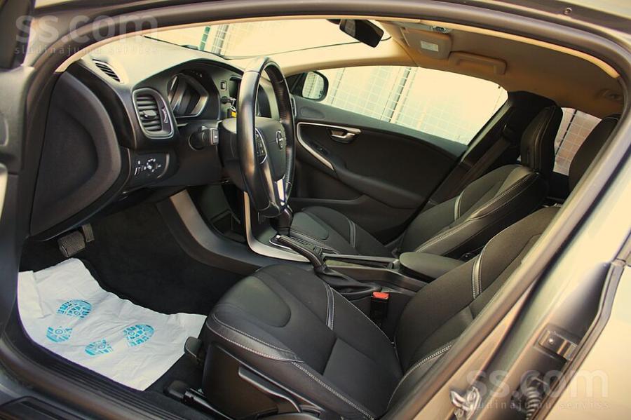 Grey Volvo V40 2019 in Riga, with an engine capacity of 2.00 L and mileage of 0 thousand km for 14790 €, photo 17 on AUTOMOTO.COM.LV