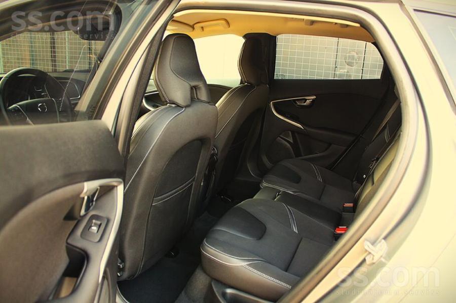 Grey Volvo V40 2019 in Riga, with an engine capacity of 2.00 L and mileage of 0 thousand km for 14790 €, photo 20 on AUTOMOTO.COM.LV