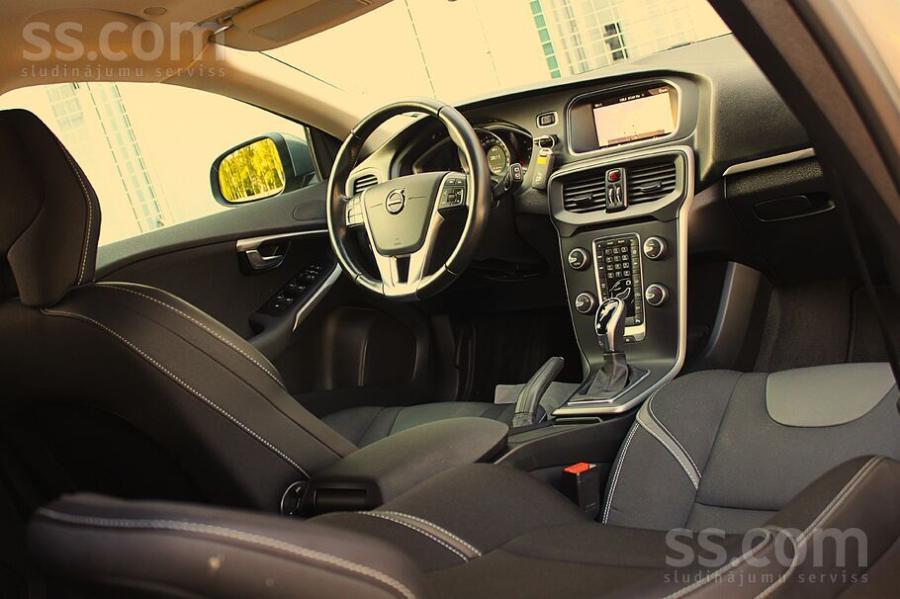 Grey Volvo V40 2019 in Riga, with an engine capacity of 2.00 L and mileage of 0 thousand km for 14790 €, photo 22 on AUTOMOTO.COM.LV