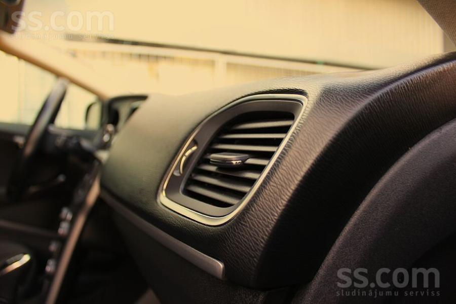 Grey Volvo V40 2019 in Riga, with an engine capacity of 2.00 L and mileage of 0 thousand km for 14790 €, photo 23 on AUTOMOTO.COM.LV