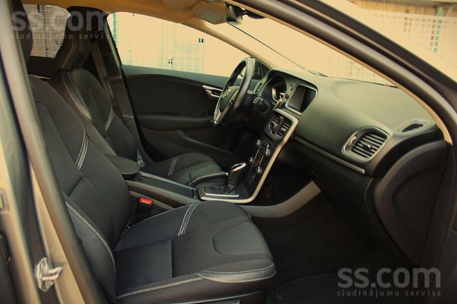 Grey Volvo V40 2019 in Riga, with an engine capacity of 2.00 L and mileage of 0 thousand km for 14790 €, photo 24 on AUTOMOTO.COM.LV