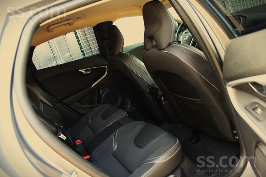 Grey Volvo V40 2019 in Riga, with an engine capacity of 2.00 L and mileage of 0 thousand km for 14790 €, photo 27 on AUTOMOTO.COM.LV