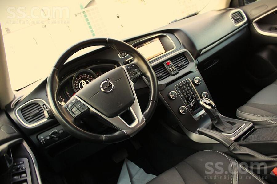 Grey Volvo V40 2019 in Riga, with an engine capacity of 2.00 L and mileage of 0 thousand km for 14790 €, photo 30 on AUTOMOTO.COM.LV
