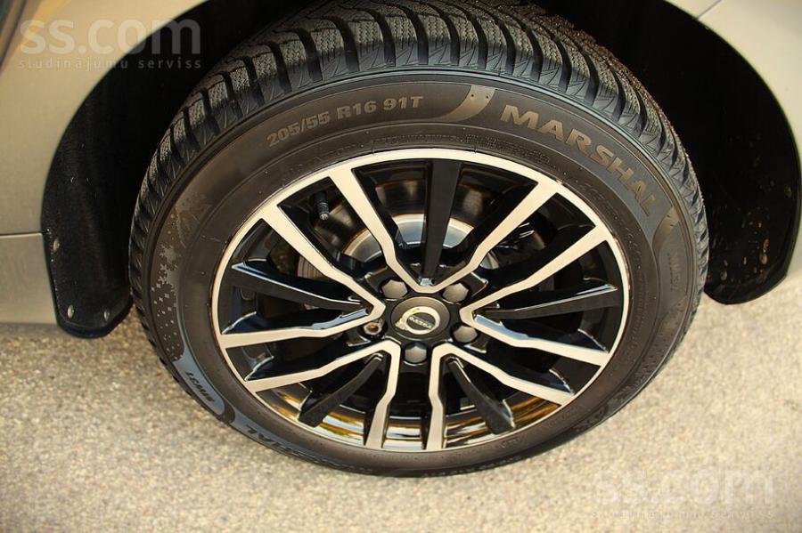 Grey Volvo V40 2019 in Riga, with an engine capacity of 2.00 L and mileage of 0 thousand km for 14790 €, photo 33 on AUTOMOTO.COM.LV
