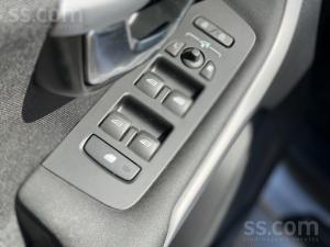 Grey Volvo V40 2019 in Riga, with an engine capacity of 2.00 L and mileage of 104 thousand km for 11900 €, photo 6 on AUTOMOTO.COM.LV