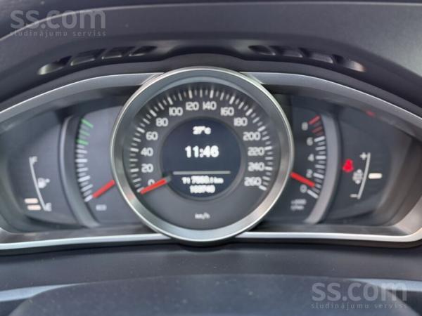 Grey Volvo V40 2019 in Riga, with an engine capacity of 2.00 L and mileage of 104 thousand km for 11900 €, photo 9 on AUTOMOTO.COM.LV