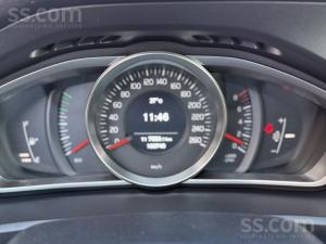 Grey Volvo V40 2019 in Riga, with an engine capacity of 2.00 L and mileage of 104 thousand km for 11900 €, photo 9 on AUTOMOTO.COM.LV