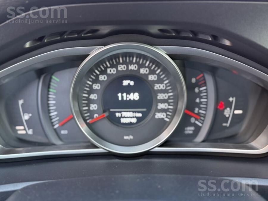 Grey Volvo V40 2019 in Riga, with an engine capacity of 2.00 L and mileage of 104 thousand km for 11900 €, photo 9 on AUTOMOTO.COM.LV