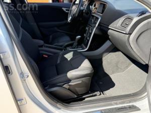 Grey Volvo V40 2019 in Riga, with an engine capacity of 2.00 L and mileage of 104 thousand km for 11900 €, photo 14 on AUTOMOTO.COM.LV