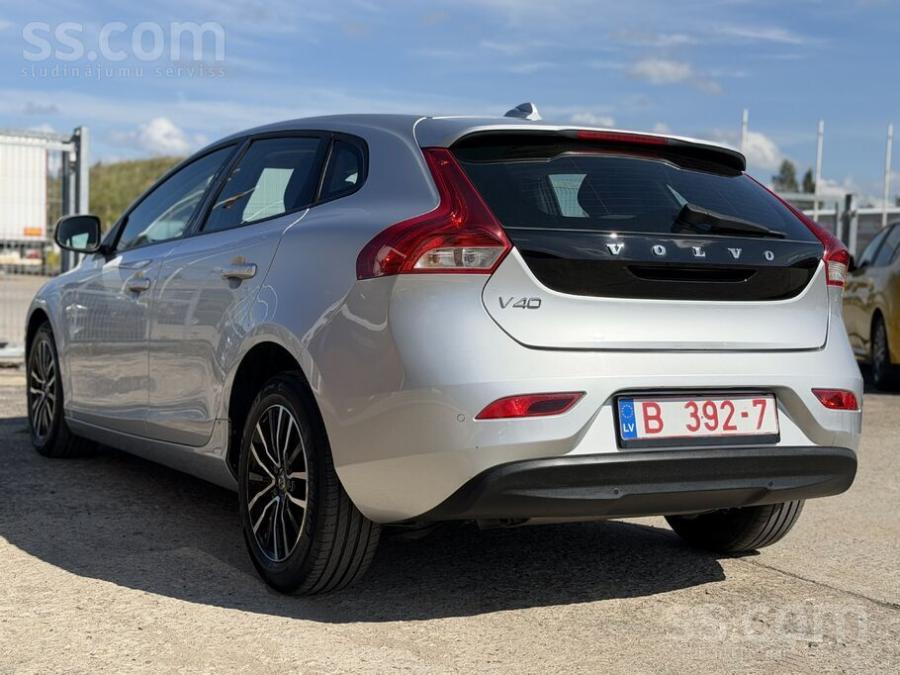 Grey Volvo V40 2019 in Riga, with an engine capacity of 2.00 L and mileage of 104 thousand km for 11900 €, photo 17 on AUTOMOTO.COM.LV