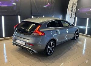 Pelēks Volvo V40 2019 Viļņa, ar dzinēja tilpumu 2.00 L un nobraukumu 173 tūkst. km par 11950 €, foto 3 vietnē AUTOMOTO.COM.LV