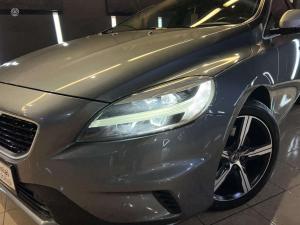 Pelēks Volvo V40 2019 Viļņa, ar dzinēja tilpumu 2.00 L un nobraukumu 173 tūkst. km par 11950 €, foto 4 vietnē AUTOMOTO.COM.LV