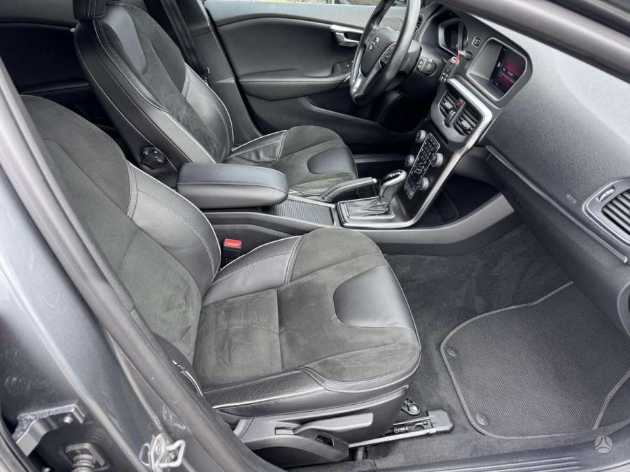 Pelēks Volvo V40 2019 Viļņa, ar dzinēja tilpumu 2.00 L un nobraukumu 173 tūkst. km par 11950 €, foto 7 vietnē AUTOMOTO.COM.LV