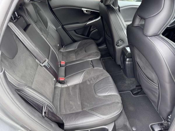 Grey Volvo V40 2019 in Vilnius, with an engine capacity of 2.00 L and mileage of 173 thousand km for 11950 €, photo 8 on AUTOMOTO.COM.LV