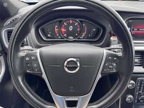 Grey Volvo V40 2019 in Vilnius, with an engine capacity of 2.00 L and mileage of 173 thousand km for 11950 €, photo 10 on AUTOMOTO.COM.LV