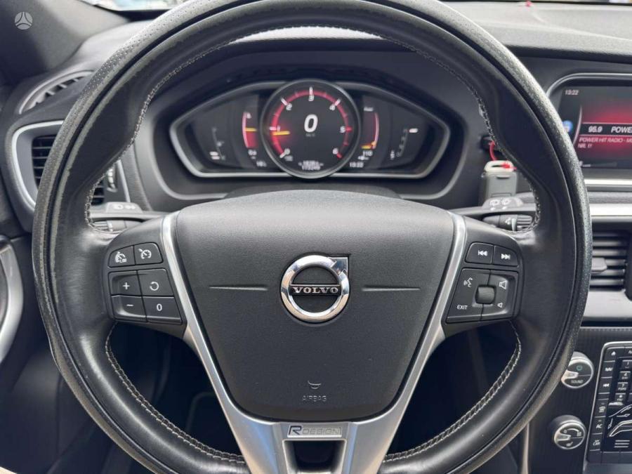 Pelēks Volvo V40 2019 Viļņa, ar dzinēja tilpumu 2.00 L un nobraukumu 173 tūkst. km par 11950 €, foto 10 vietnē AUTOMOTO.COM.LV