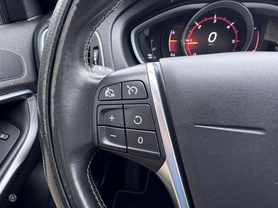 Pelēks Volvo V40 2019 Viļņa, ar dzinēja tilpumu 2.00 L un nobraukumu 173 tūkst. km par 11950 €, foto 12 vietnē AUTOMOTO.COM.LV
