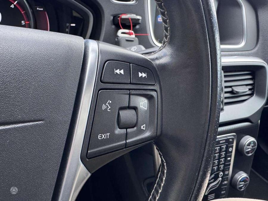 Pelēks Volvo V40 2019 Viļņa, ar dzinēja tilpumu 2.00 L un nobraukumu 173 tūkst. km par 11950 €, foto 13 vietnē AUTOMOTO.COM.LV