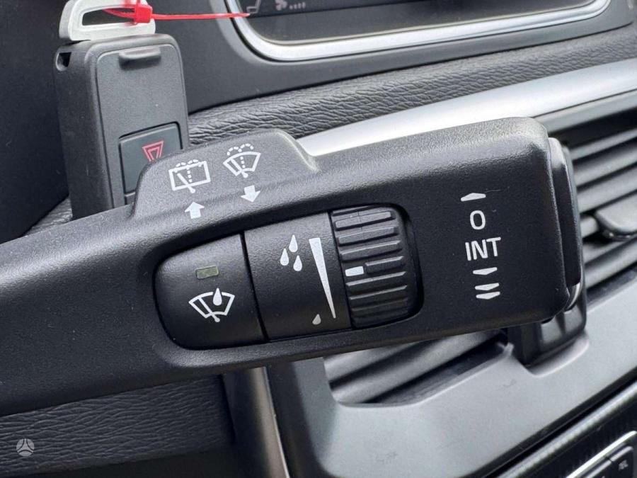 Pelēks Volvo V40 2019 Viļņa, ar dzinēja tilpumu 2.00 L un nobraukumu 173 tūkst. km par 11950 €, foto 14 vietnē AUTOMOTO.COM.LV