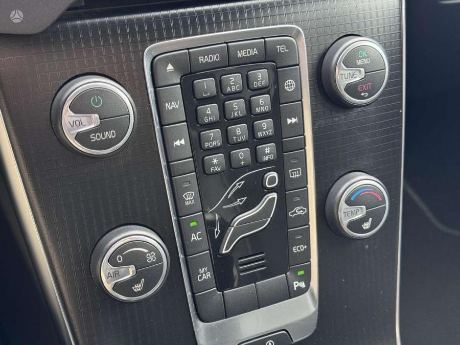 Pelēks Volvo V40 2019 Viļņa, ar dzinēja tilpumu 2.00 L un nobraukumu 173 tūkst. km par 11950 €, foto 18 vietnē AUTOMOTO.COM.LV