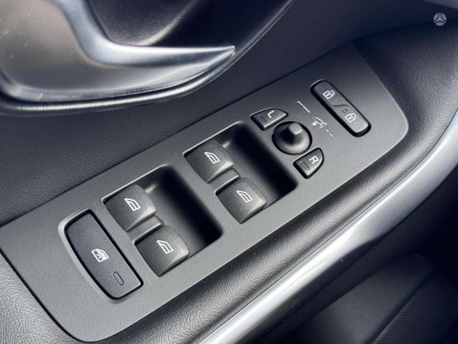 Pelēks Volvo V40 2019 Viļņa, ar dzinēja tilpumu 2.00 L un nobraukumu 173 tūkst. km par 11950 €, foto 21 vietnē AUTOMOTO.COM.LV