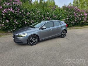 Grey Volvo V40 2019 in Riga, with an engine capacity of 2.00 L and mileage of 170 thousand km for 9000 €, photo 4 on AUTOMOTO.COM.LV
