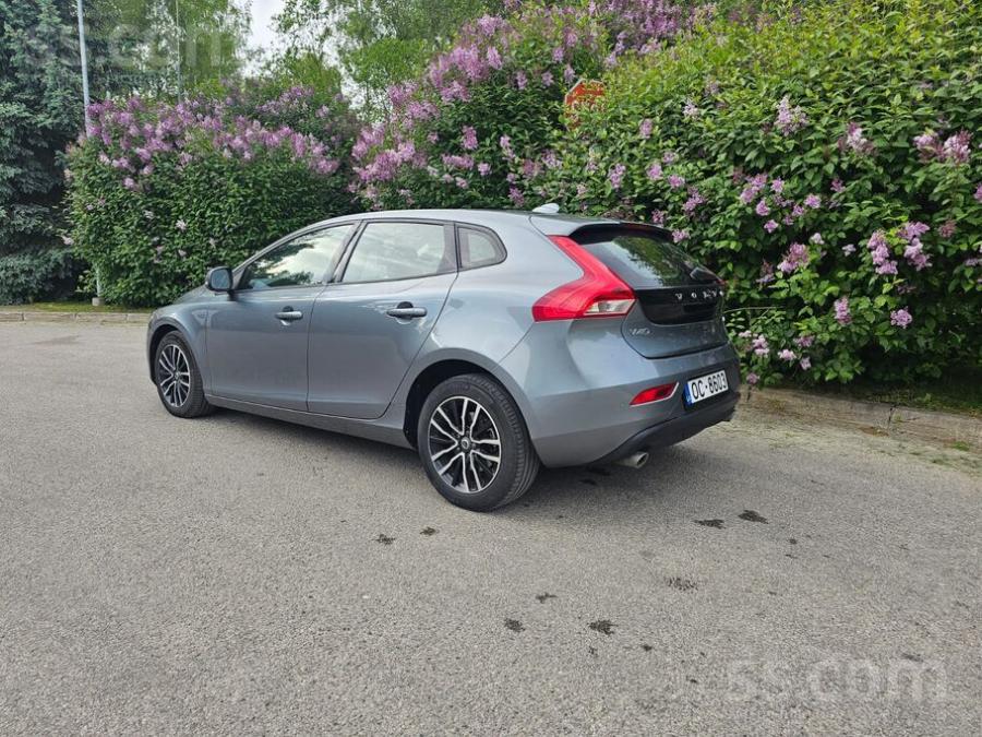 Grey Volvo V40 2019 in Riga, with an engine capacity of 2.00 L and mileage of 170 thousand km for 9000 €, photo 5 on AUTOMOTO.COM.LV