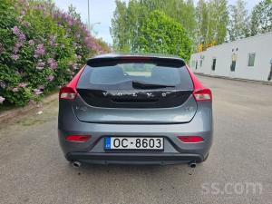 Grey Volvo V40 2019 in Riga, with an engine capacity of 2.00 L and mileage of 170 thousand km for 9000 €, photo 9 on AUTOMOTO.COM.LV