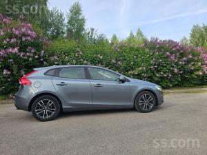 Grey Volvo V40 2019 in Riga, with an engine capacity of 2.00 L and mileage of 170 thousand km for 9000 €, photo 10 on AUTOMOTO.COM.LV