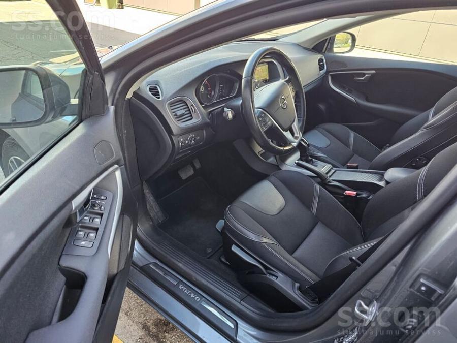 Grey Volvo V40 2019 in Riga, with an engine capacity of 2.00 L and mileage of 170 thousand km for 9000 €, photo 12 on AUTOMOTO.COM.LV