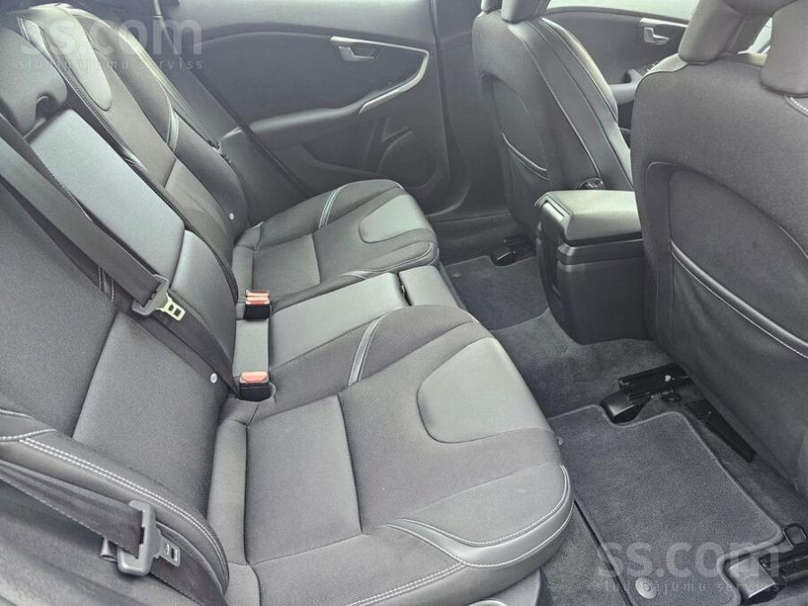 Grey Volvo V40 2019 in Riga, with an engine capacity of 2.00 L and mileage of 170 thousand km for 9000 €, photo 13 on AUTOMOTO.COM.LV