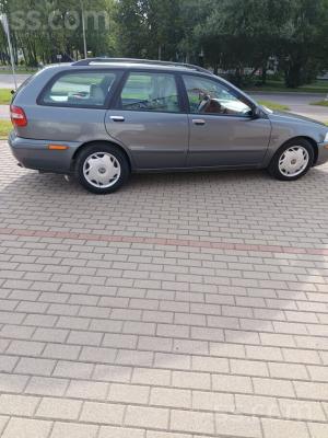 Volvo V40 2004 Rīga vietnē Pelēks Volvo V40 2004 Rīga, ar dzinēja tilpumu 1.90 L un nobraukumu 176 tūkst. km par 1100 €, foto 1 vietnē AUTOMOTO.COM.LV