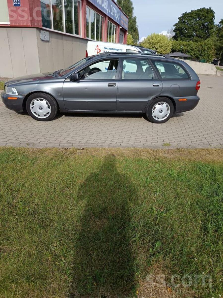 Pelēks Volvo V40 2004 Rīga, ar dzinēja tilpumu 1.90 L un nobraukumu 176 tūkst. km par 1100 €, foto 4 vietnē AUTOMOTO.COM.LV