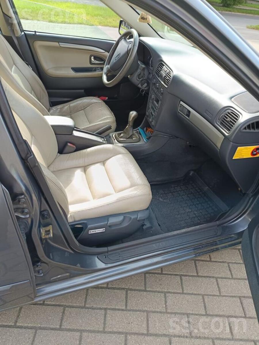 Pelēks Volvo V40 2004 Rīga, ar dzinēja tilpumu 1.90 L un nobraukumu 176 tūkst. km par 1100 €, foto 5 vietnē AUTOMOTO.COM.LV