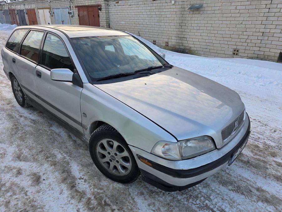 Pelēks Volvo V40 1999 Kėdainiai, ar dzinēja tilpumu 2.00 L un nobraukumu 198 tūkst. km par 650 €, foto 14 vietnē AUTOMOTO.COM.LV