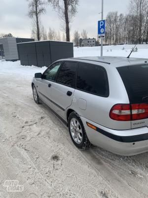 Grey Volvo V40 2000 in Vilnius, with an engine capacity of 1.90 L and mileage of 326 thousand km for 750 €, photo  on AUTOMOTO.COM.LV