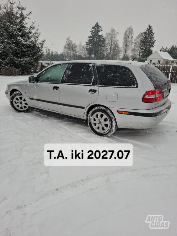 Grey Volvo V40 2000 in Elektrenai, with an engine capacity of 1.90 L and mileage of 325 thousand km for 899 €, photo 1 on AUTOMOTO.COM.LV