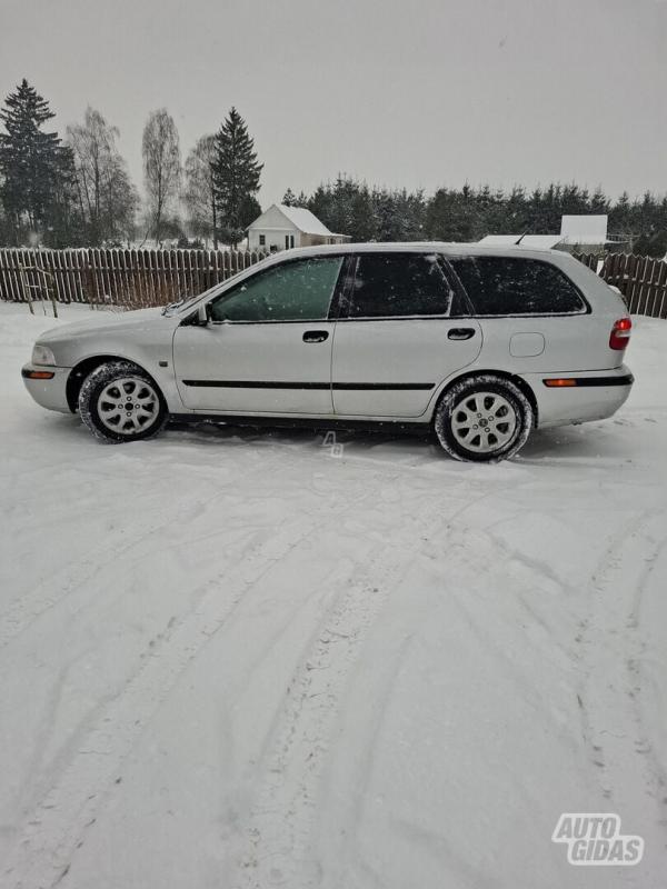 Grey Volvo V40 2000 in Elektrenai, with an engine capacity of 1.90 L and mileage of 325 thousand km for 899 €, photo 4 on AUTOMOTO.COM.LV