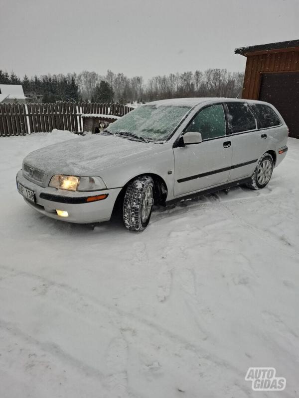 Grey Volvo V40 2000 in Elektrenai, with an engine capacity of 1.90 L and mileage of 325 thousand km for 899 €, photo 5 on AUTOMOTO.COM.LV