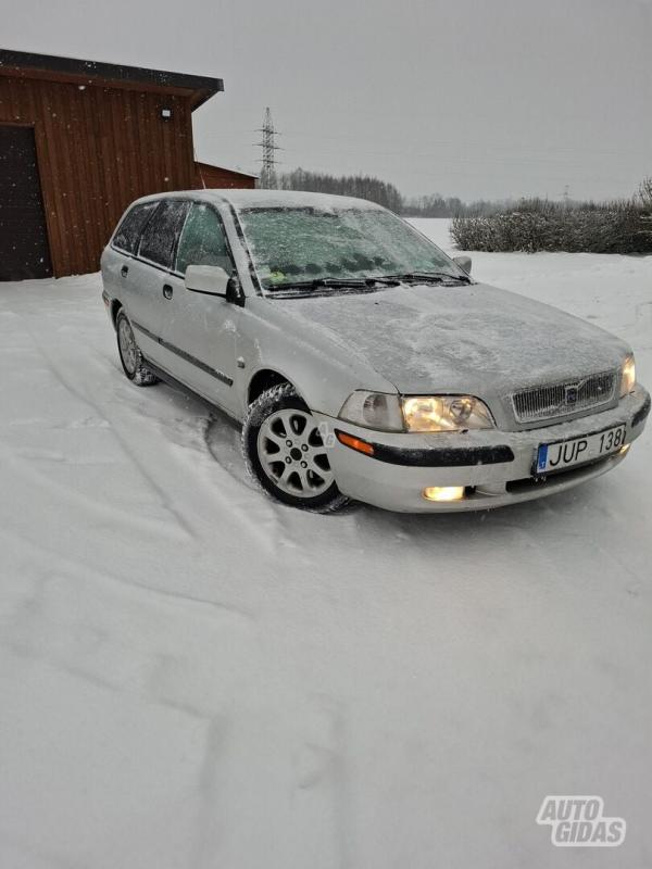 Grey Volvo V40 2000 in Elektrenai, with an engine capacity of 1.90 L and mileage of 325 thousand km for 899 €, photo 7 on AUTOMOTO.COM.LV