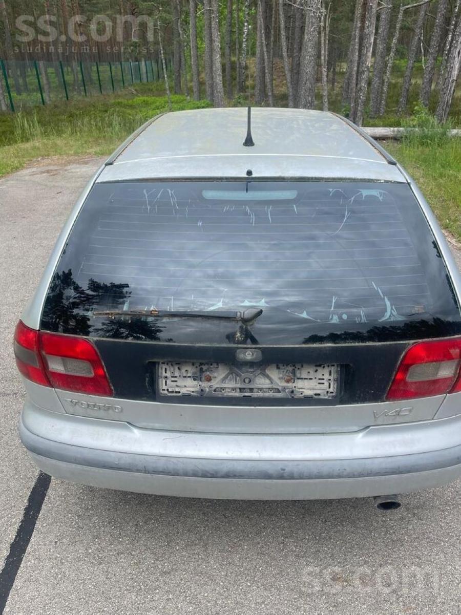 Grey Volvo V40 2000 in Riga, with an engine capacity of 1.60 L and mileage of 0 thousand km for 298 €, photo 3 on AUTOMOTO.COM.LV