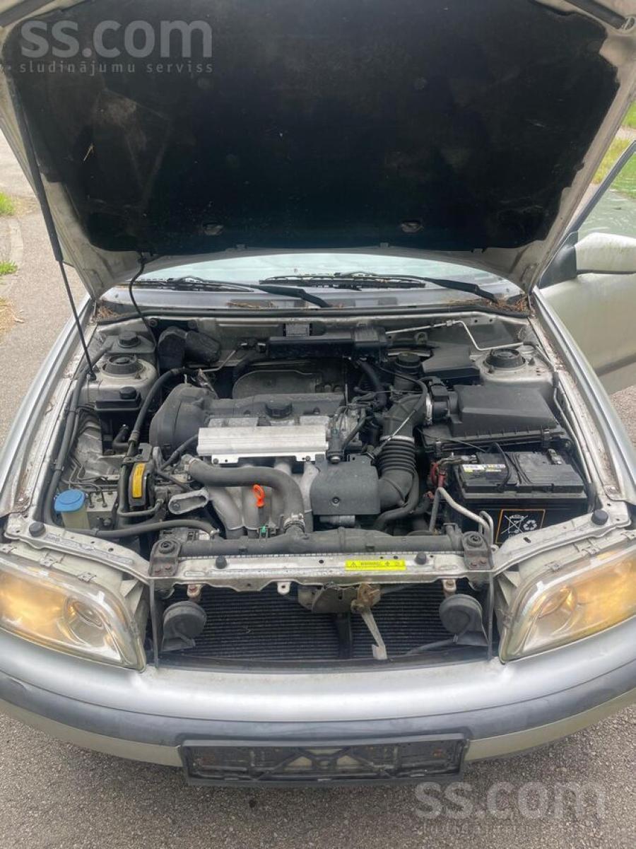 Grey Volvo V40 2000 in Riga, with an engine capacity of 1.60 L and mileage of 0 thousand km for 298 €, photo 8 on AUTOMOTO.COM.LV