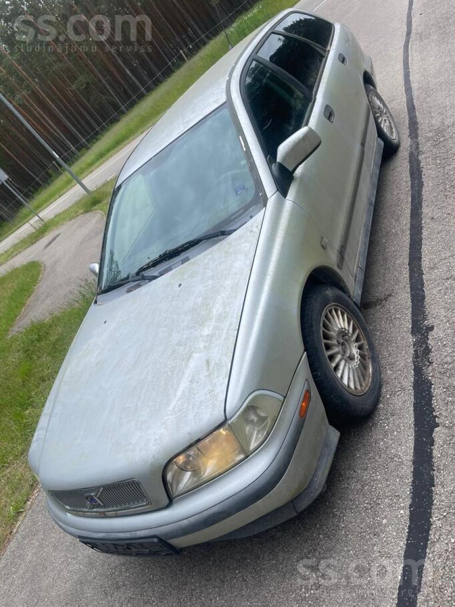 Grey Volvo V40 2000 in Riga, with an engine capacity of 1.60 L and mileage of 0 thousand km for 298 €, photo 11 on AUTOMOTO.COM.LV
