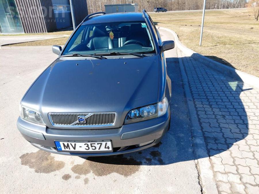 Grey Volvo V40 2001 in Saldus, with an engine capacity of 1.90 L and mileage of 290 thousand km for 1350 €, photo 1 on AUTOMOTO.COM.LV