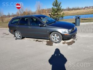 Grey Volvo V40 2001 in Saldus, with an engine capacity of 1.90 L and mileage of 290 thousand km for 1350 €, photo 3 on AUTOMOTO.COM.LV