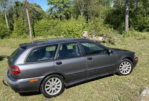 Grey Volvo V40 2001 in Kuressaare, with an engine capacity of 0.00 L and mileage of 185 thousand km for 1600 €, photo 6 on AUTOMOTO.COM.LV