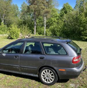 Grey Volvo V40 2001 in Kuressaare, with an engine capacity of 0.00 L and mileage of 185 thousand km for 1600 €, photo 8 on AUTOMOTO.COM.LV