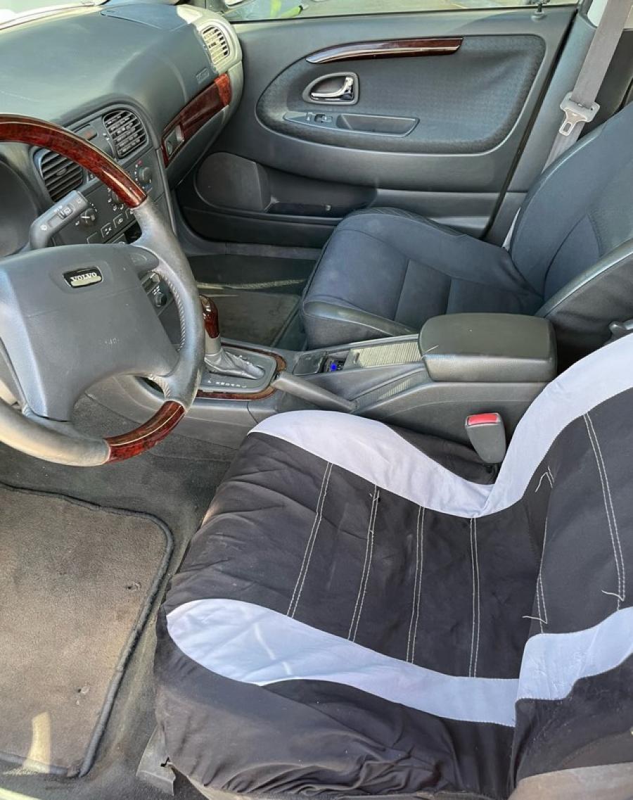 Grey Volvo V40 2001 in Kuressaare, with an engine capacity of 0.00 L and mileage of 185 thousand km for 1600 €, photo 12 on AUTOMOTO.COM.LV